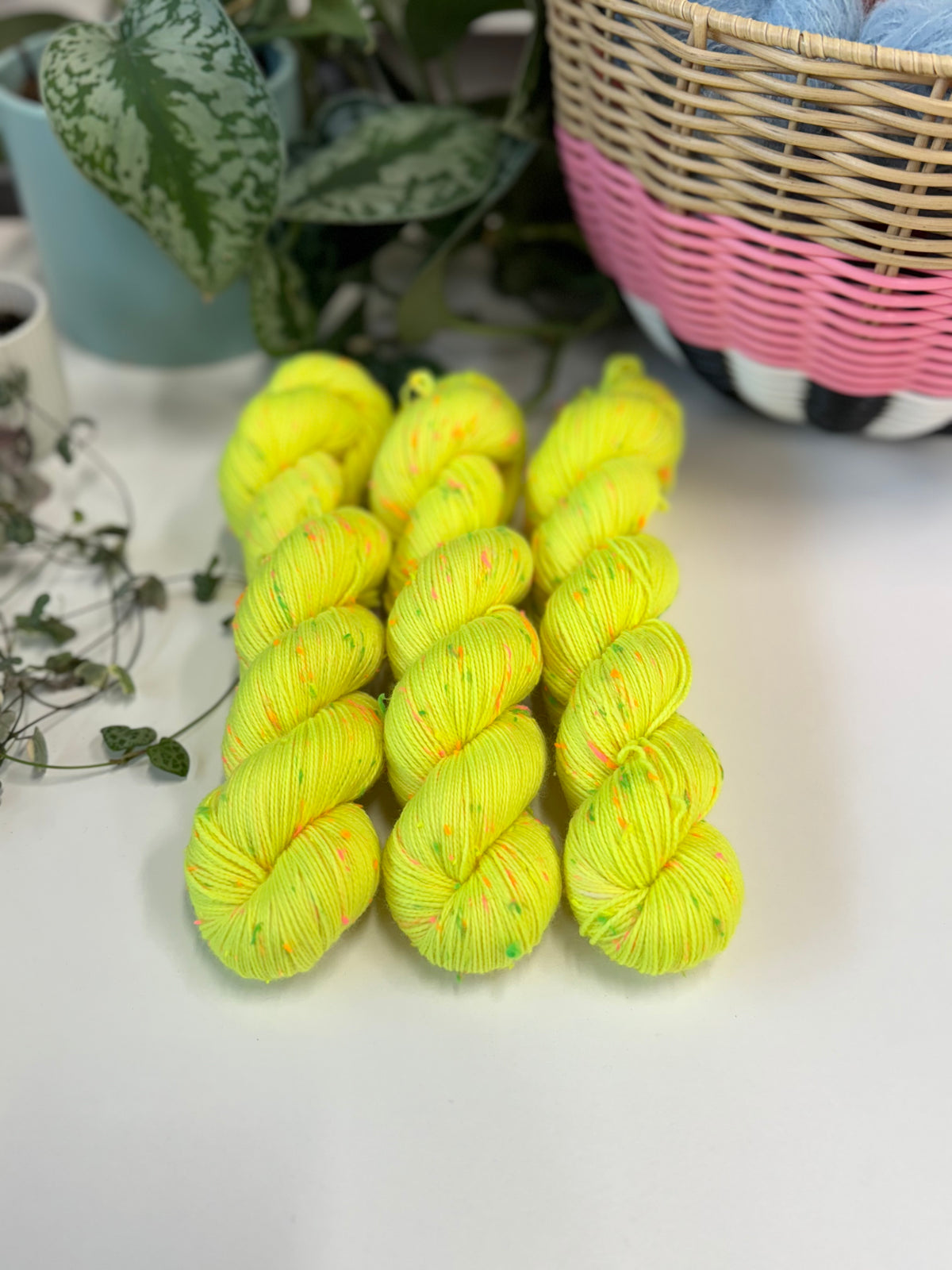 Fluorescent Yellow Neon Nep Yarn – botanical yarn